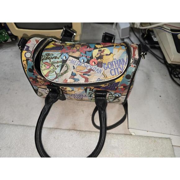 DC Comics | Bags | Dc Comics S5 Gotham City Harley Quinn Catwoman ...
